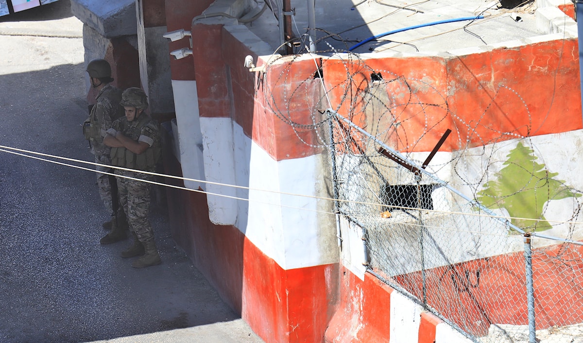 الجيش يتسلّم دفعة جديدة من سلاح «فتح» في عين الحلوة